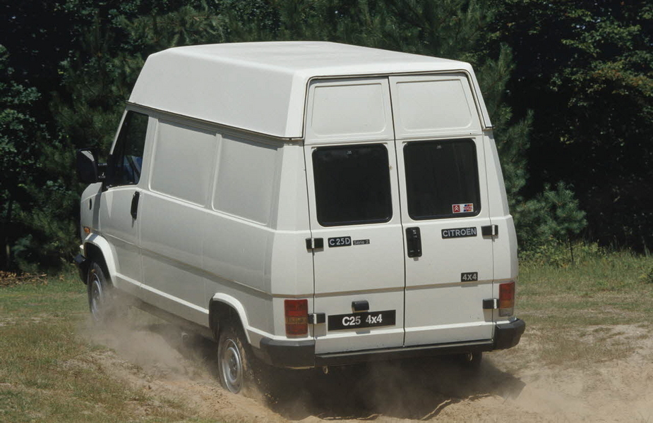 IMCDb.org: 1990 Citroën C25 in "Gregoire Moulin contre l'humanité, 2001"